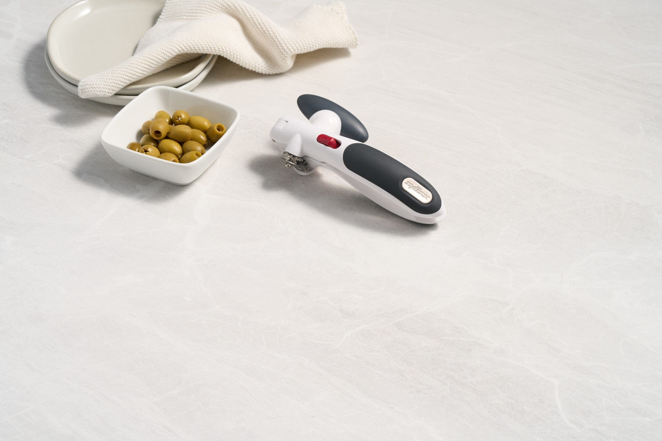 Zyliss Lock N' Lift Can Opener with Lid Lifter Magnet, White – Zyliss ...